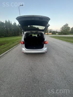Pelēks Volkswagen Touran 2016 Cēsis, ar dzinēja tilpumu 2.00 L un nobraukumu 156 tūkst. km par 12500 €, foto 13 vietnē AUTOMOTO.COM.LV