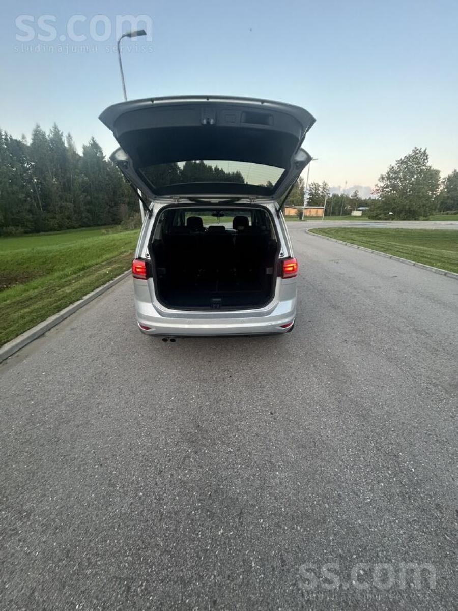 Pelēks Volkswagen Touran 2016 Cēsis, ar dzinēja tilpumu 2.00 L un nobraukumu 156 tūkst. km par 12500 €, foto 13 vietnē AUTOMOTO.COM.LV