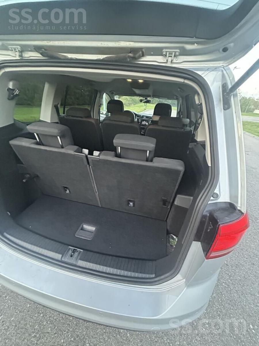 Pelēks Volkswagen Touran 2016 Cēsis, ar dzinēja tilpumu 2.00 L un nobraukumu 156 tūkst. km par 12500 €, foto 15 vietnē AUTOMOTO.COM.LV