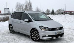 Grey Volkswagen Touran 2017 in Taurage, with an engine capacity of 1.60 L and mileage of 234 thousand km for 8200 €, photo 7 on AUTOMOTO.COM.LV