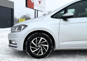 Grey Volkswagen Touran 2017 in Taurage, with an engine capacity of 1.60 L and mileage of 234 thousand km for 8200 €, photo 12 on AUTOMOTO.COM.LV