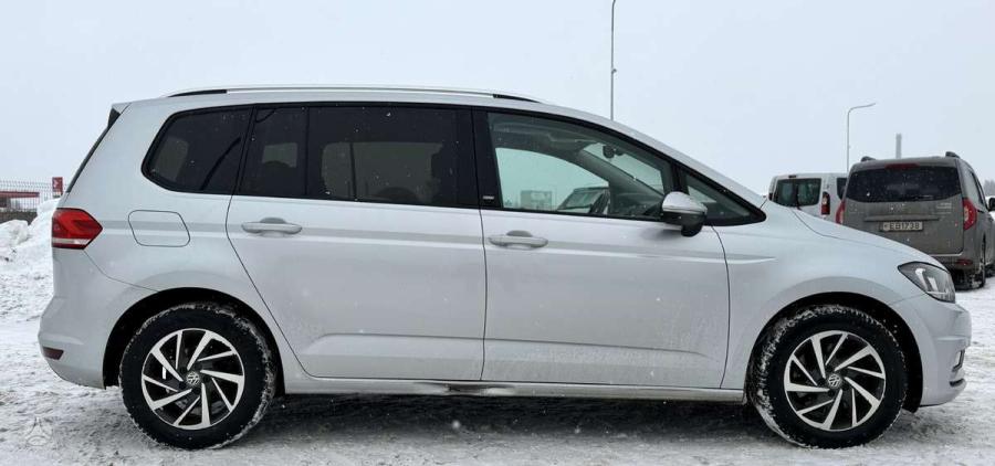 Grey Volkswagen Touran 2017 in Taurage, with an engine capacity of 1.60 L and mileage of 234 thousand km for 8200 €, photo 13 on AUTOMOTO.COM.LV