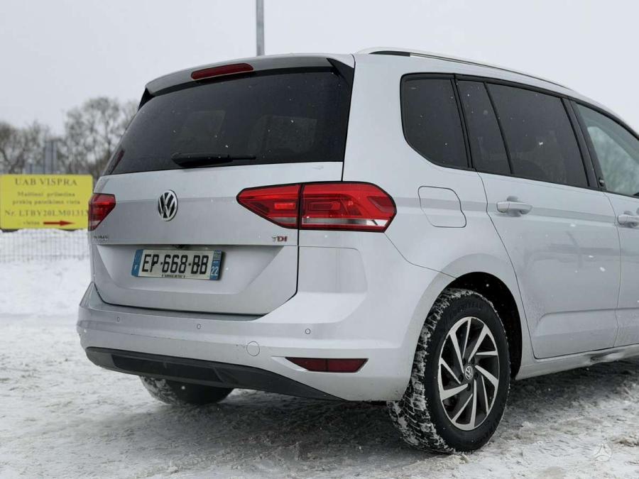 Grey Volkswagen Touran 2017 in Taurage, with an engine capacity of 1.60 L and mileage of 234 thousand km for 8200 €, photo 21 on AUTOMOTO.COM.LV