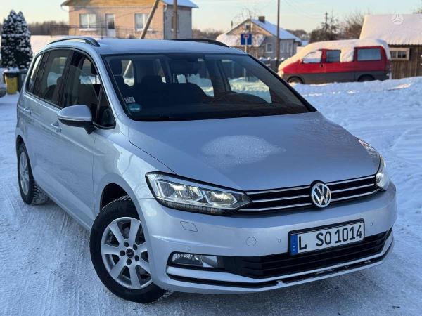 Grey Volkswagen Touran 2017 in Raseiniai, with an engine capacity of 1.60 L and mileage of 259 thousand km for 9850 €, photo 1 on AUTOMOTO.COM.LV