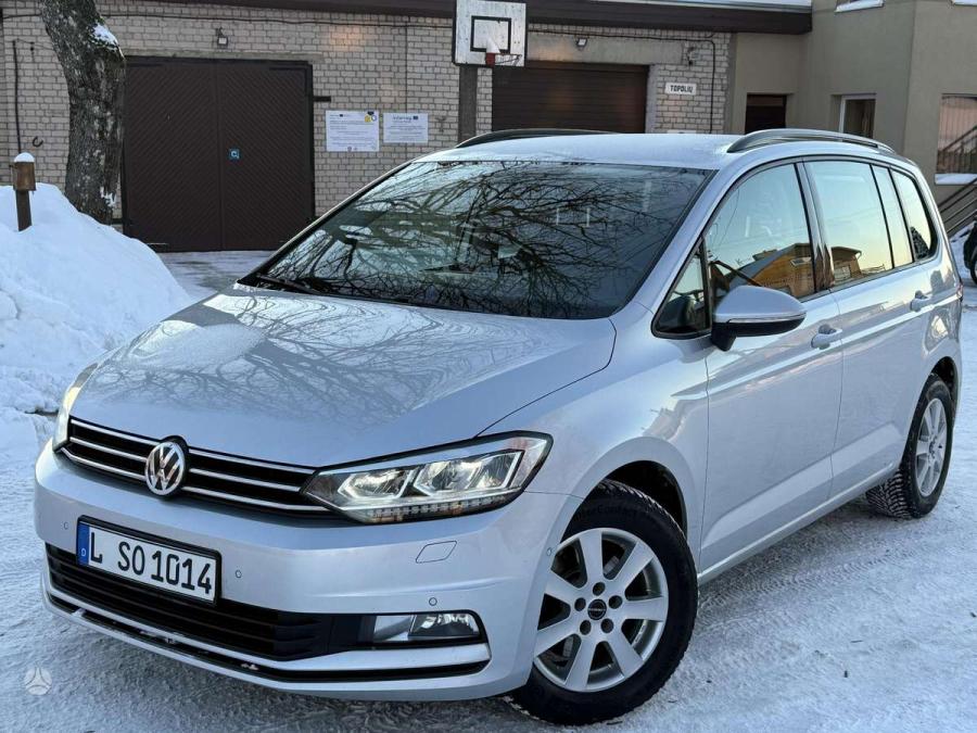 Pelēks Volkswagen Touran 2017 Raseiniai, ar dzinēja tilpumu 1.60 L un nobraukumu 240 tūkst. km par 9300 €, foto 2 vietnē AUTOMOTO.COM.LV