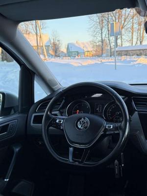 Pelēks Volkswagen Touran 2017 Raseiniai, ar dzinēja tilpumu 1.60 L un nobraukumu 240 tūkst. km par 9300 €, foto 4 vietnē AUTOMOTO.COM.LV