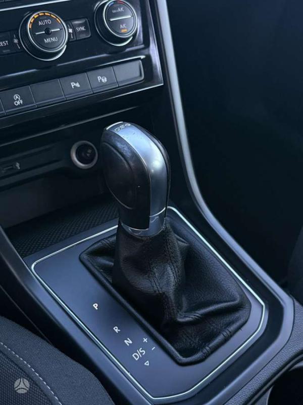 Grey Volkswagen Touran 2017 in Raseiniai, with an engine capacity of 1.60 L and mileage of 240 thousand km for 9300 €, photo 11 on AUTOMOTO.COM.LV
