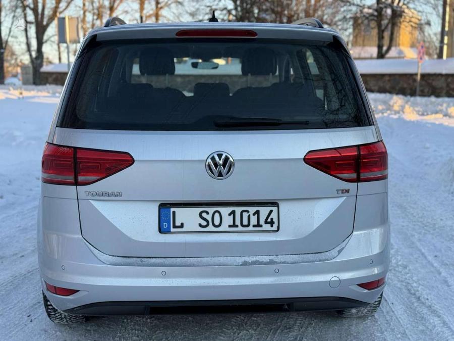 Pelēks Volkswagen Touran 2017 Raseiniai, ar dzinēja tilpumu 1.60 L un nobraukumu 240 tūkst. km par 9300 €, foto 25 vietnē AUTOMOTO.COM.LV