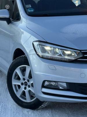 Pelēks Volkswagen Touran 2017 Raseiniai, ar dzinēja tilpumu 1.60 L un nobraukumu 240 tūkst. km par 9300 €, foto 30 vietnē AUTOMOTO.COM.LV