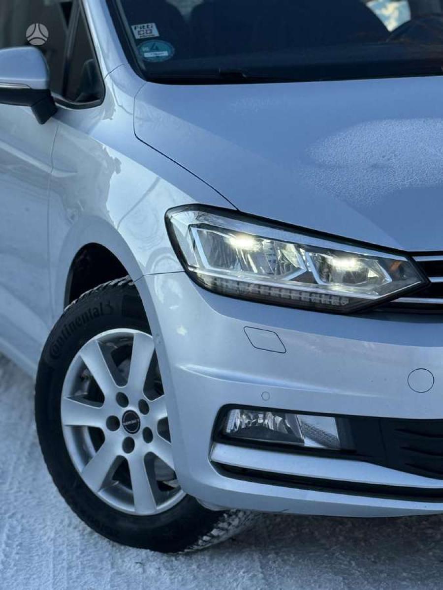 Pelēks Volkswagen Touran 2017 Raseiniai, ar dzinēja tilpumu 1.60 L un nobraukumu 240 tūkst. km par 9300 €, foto 30 vietnē AUTOMOTO.COM.LV