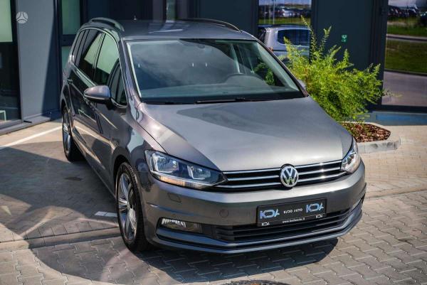 Grey Volkswagen Touran 2017 in Marijampole, with an engine capacity of 1.40 L and mileage of 205 thousand km for 12650 €, photo 2 on AUTOMOTO.COM.LV
