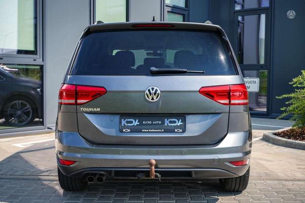 Grey Volkswagen Touran 2017 in Marijampole, with an engine capacity of 1.40 L and mileage of 205 thousand km for 12650 €, photo 10 on AUTOMOTO.COM.LV