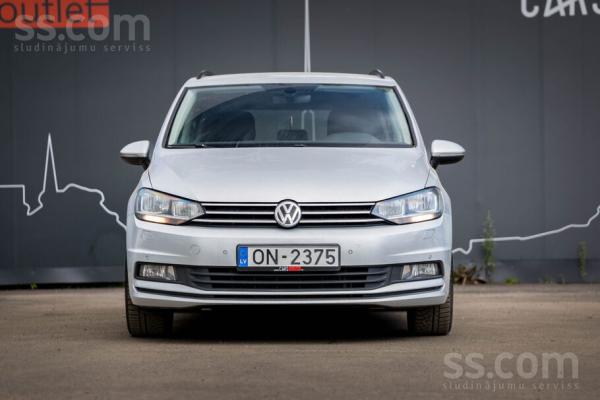 Grey Volkswagen Touran 2017 in Riga, with an engine capacity of 1.60 L and mileage of 208 thousand km for 10990 €, photo 2 on AUTOMOTO.COM.LV