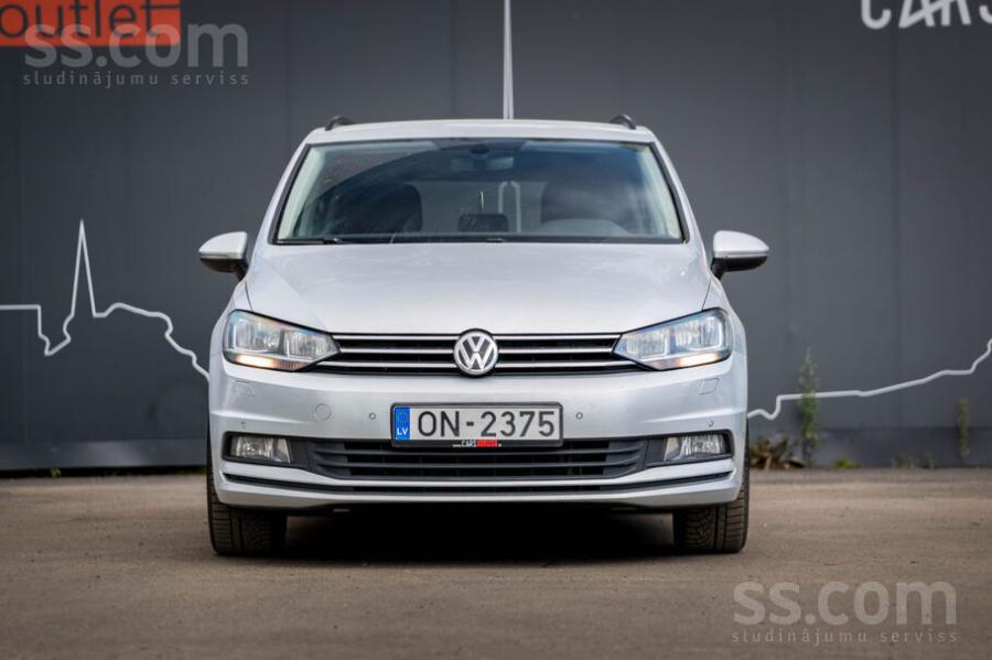 Grey Volkswagen Touran 2017 in Riga, with an engine capacity of 1.60 L and mileage of 208 thousand km for 10990 €, photo 3 on AUTOMOTO.COM.LV