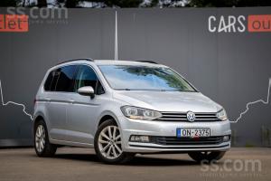 Grey Volkswagen Touran 2017 in Riga, with an engine capacity of 1.60 L and mileage of 208 thousand km for 10990 €, photo 4 on AUTOMOTO.COM.LV