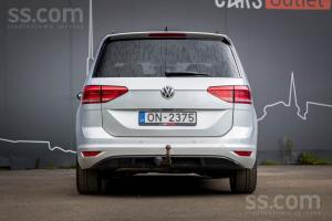 Grey Volkswagen Touran 2017 in Riga, with an engine capacity of 1.60 L and mileage of 208 thousand km for 10990 €, photo 8 on AUTOMOTO.COM.LV