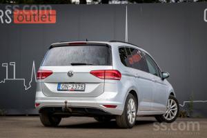 Grey Volkswagen Touran 2017 in Riga, with an engine capacity of 1.60 L and mileage of 208 thousand km for 10990 €, photo 9 on AUTOMOTO.COM.LV