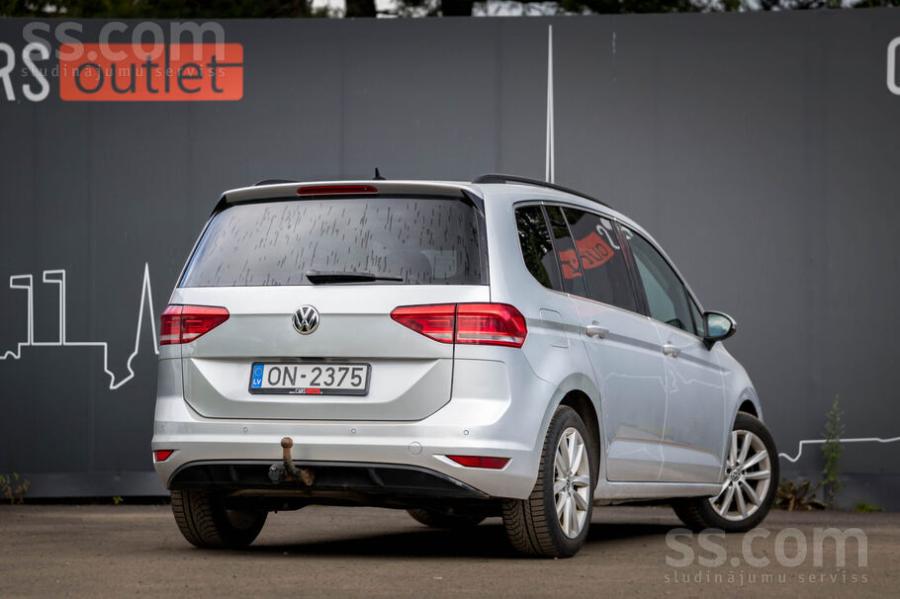 Grey Volkswagen Touran 2017 in Riga, with an engine capacity of 1.60 L and mileage of 208 thousand km for 10990 €, photo 9 on AUTOMOTO.COM.LV