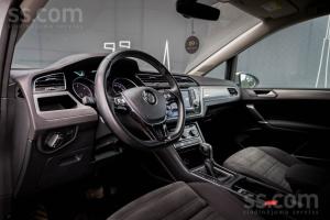 Grey Volkswagen Touran 2017 in Riga, with an engine capacity of 1.60 L and mileage of 208 thousand km for 10990 €, photo 10 on AUTOMOTO.COM.LV