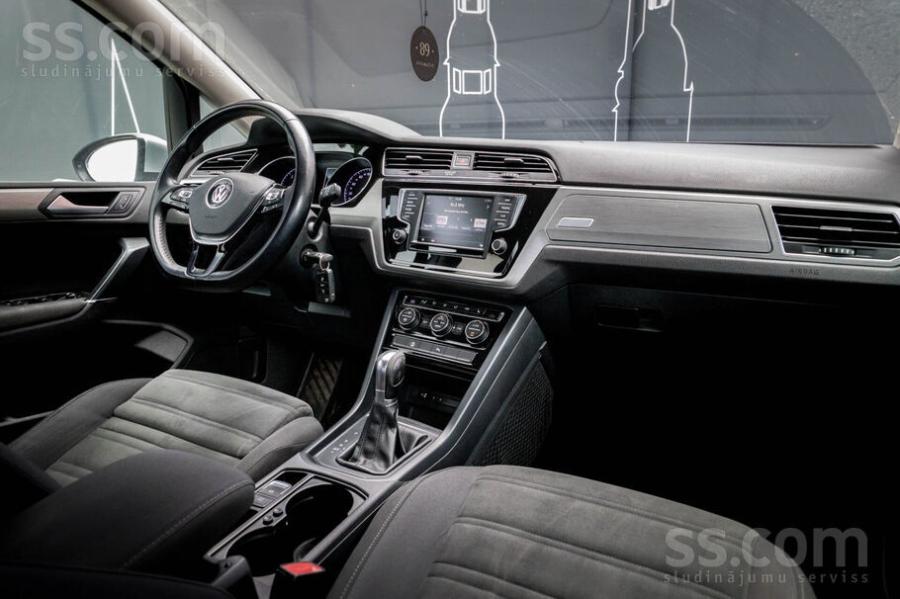 Grey Volkswagen Touran 2017 in Riga, with an engine capacity of 1.60 L and mileage of 208 thousand km for 10990 €, photo 13 on AUTOMOTO.COM.LV