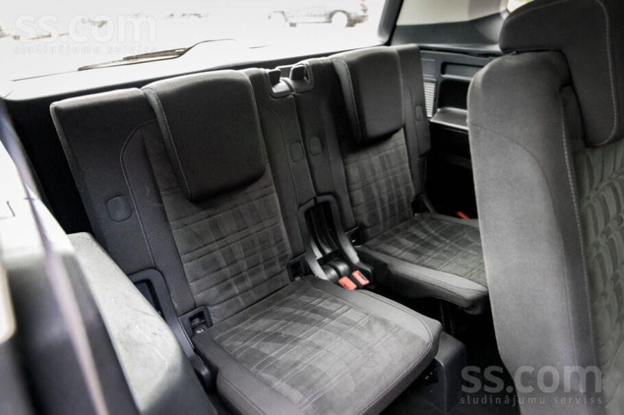 Grey Volkswagen Touran 2017 in Riga, with an engine capacity of 1.60 L and mileage of 208 thousand km for 10990 €, photo 14 on AUTOMOTO.COM.LV