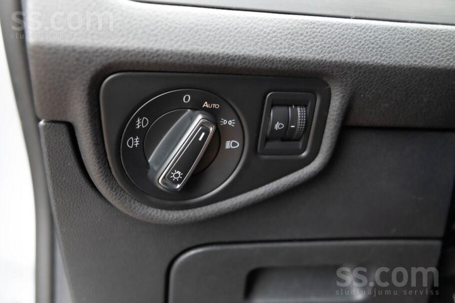 Grey Volkswagen Touran 2017 in Riga, with an engine capacity of 1.60 L and mileage of 208 thousand km for 10990 €, photo 16 on AUTOMOTO.COM.LV