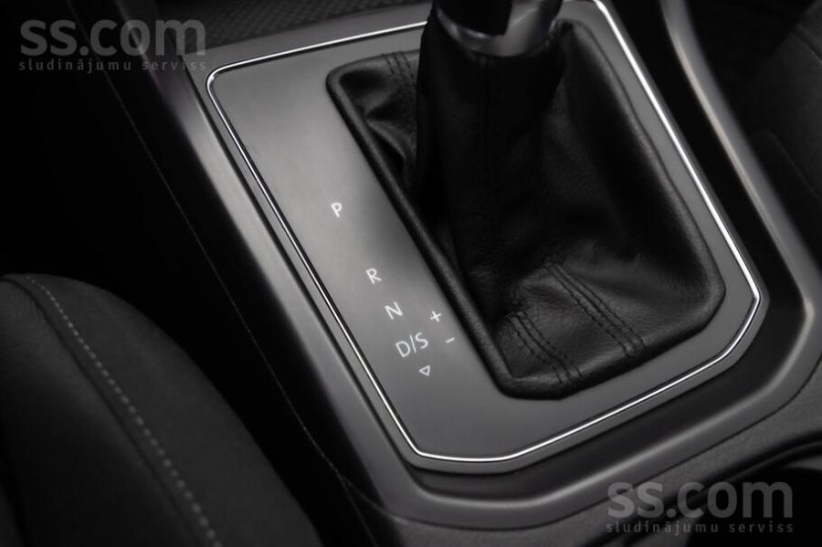 Grey Volkswagen Touran 2017 in Riga, with an engine capacity of 1.60 L and mileage of 208 thousand km for 10990 €, photo 17 on AUTOMOTO.COM.LV