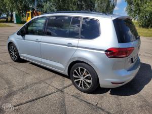 Pelēks Volkswagen Touran 2017 Vilkaviškis, ar dzinēja tilpumu 1.60 L un nobraukumu 330 tūkst. km par 9400 €, foto 4 vietnē AUTOMOTO.COM.LV