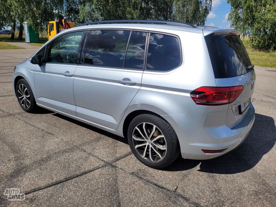 Pelēks Volkswagen Touran 2017 Vilkaviškis, ar dzinēja tilpumu 1.60 L un nobraukumu 330 tūkst. km par 9400 €, foto 4 vietnē AUTOMOTO.COM.LV