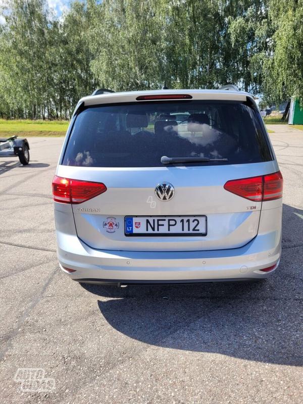 Pelēks Volkswagen Touran 2017 Vilkaviškis, ar dzinēja tilpumu 1.60 L un nobraukumu 330 tūkst. km par 9400 €, foto 4 vietnē AUTOMOTO.COM.LV