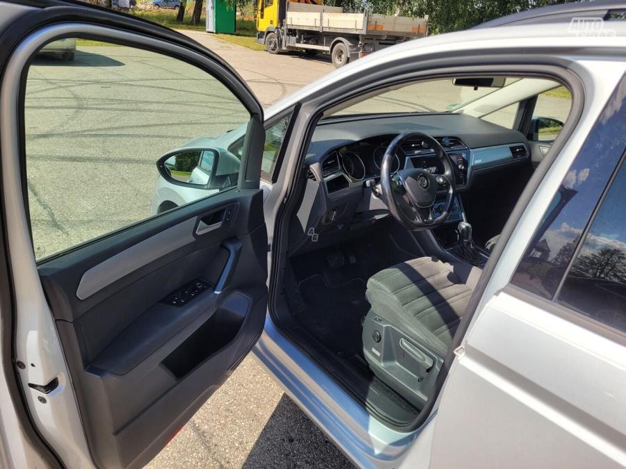 Pelēks Volkswagen Touran 2017 Vilkaviškis, ar dzinēja tilpumu 1.60 L un nobraukumu 330 tūkst. km par 9400 €, foto 7 vietnē AUTOMOTO.COM.LV