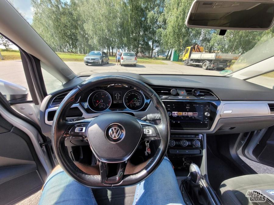 Pelēks Volkswagen Touran 2017 Vilkaviškis, ar dzinēja tilpumu 1.60 L un nobraukumu 330 tūkst. km par 9400 €, foto 10 vietnē AUTOMOTO.COM.LV
