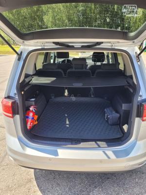 Pelēks Volkswagen Touran 2017 Vilkaviškis, ar dzinēja tilpumu 1.60 L un nobraukumu 330 tūkst. km par 9400 €, foto 12 vietnē AUTOMOTO.COM.LV