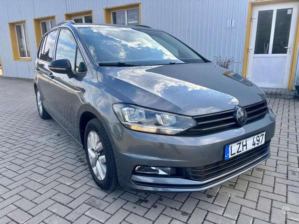 Pelēks Volkswagen Touran 2017 Tauragė, ar dzinēja tilpumu 1.60 L un nobraukumu 340 tūkst. km par 7950 €, foto 1 vietnē AUTOMOTO.COM.LV