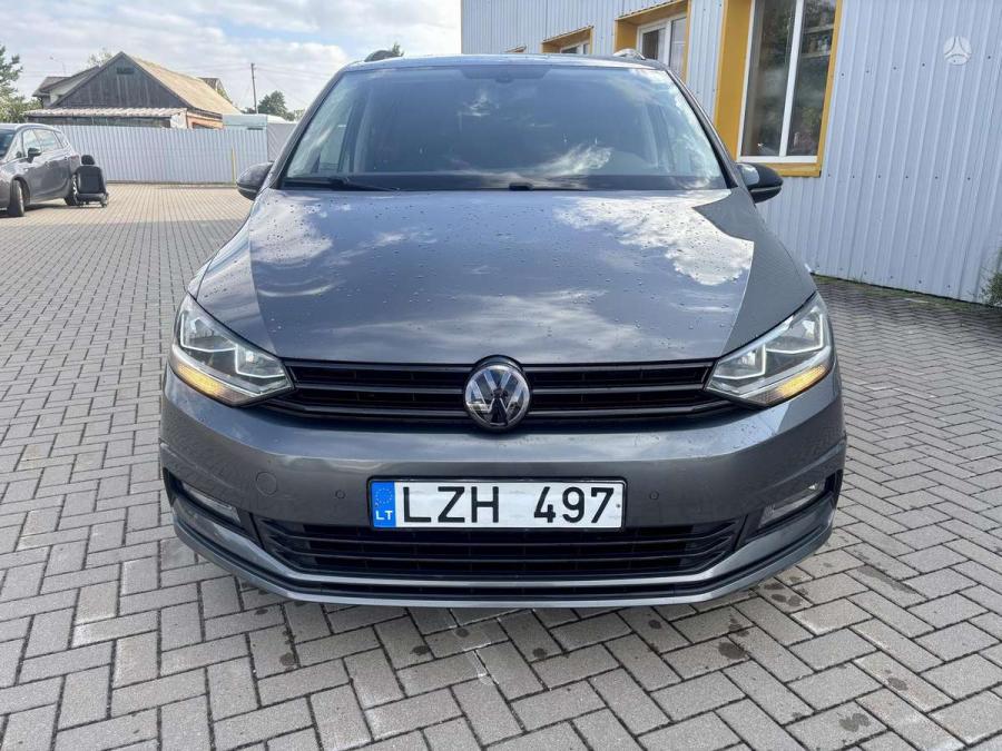 Pelēks Volkswagen Touran 2017 Tauragė, ar dzinēja tilpumu 1.60 L un nobraukumu 340 tūkst. km par 7950 €, foto 3 vietnē AUTOMOTO.COM.LV