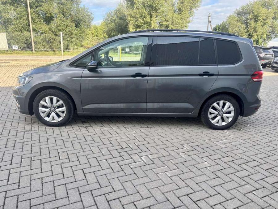 Pelēks Volkswagen Touran 2017 Tauragė, ar dzinēja tilpumu 1.60 L un nobraukumu 340 tūkst. km par 7950 €, foto 5 vietnē AUTOMOTO.COM.LV