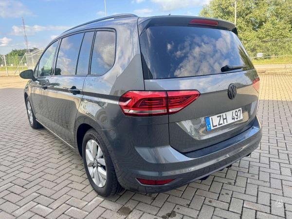 Pelēks Volkswagen Touran 2017 Tauragė, ar dzinēja tilpumu 1.60 L un nobraukumu 340 tūkst. km par 7950 €, foto 6 vietnē AUTOMOTO.COM.LV