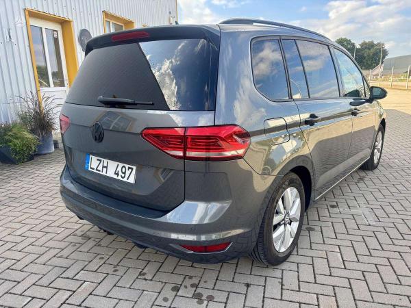 Pelēks Volkswagen Touran 2017 Tauragė, ar dzinēja tilpumu 1.60 L un nobraukumu 340 tūkst. km par 7950 €, foto 8 vietnē AUTOMOTO.COM.LV