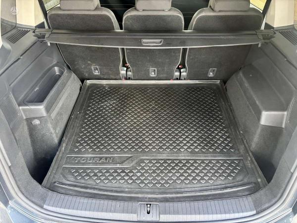 Pelēks Volkswagen Touran 2017 Tauragė, ar dzinēja tilpumu 1.60 L un nobraukumu 340 tūkst. km par 7950 €, foto 11 vietnē AUTOMOTO.COM.LV
