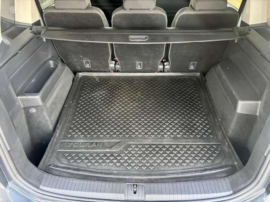 Pelēks Volkswagen Touran 2017 Tauragė, ar dzinēja tilpumu 1.60 L un nobraukumu 340 tūkst. km par 7950 €, foto 11 vietnē AUTOMOTO.COM.LV