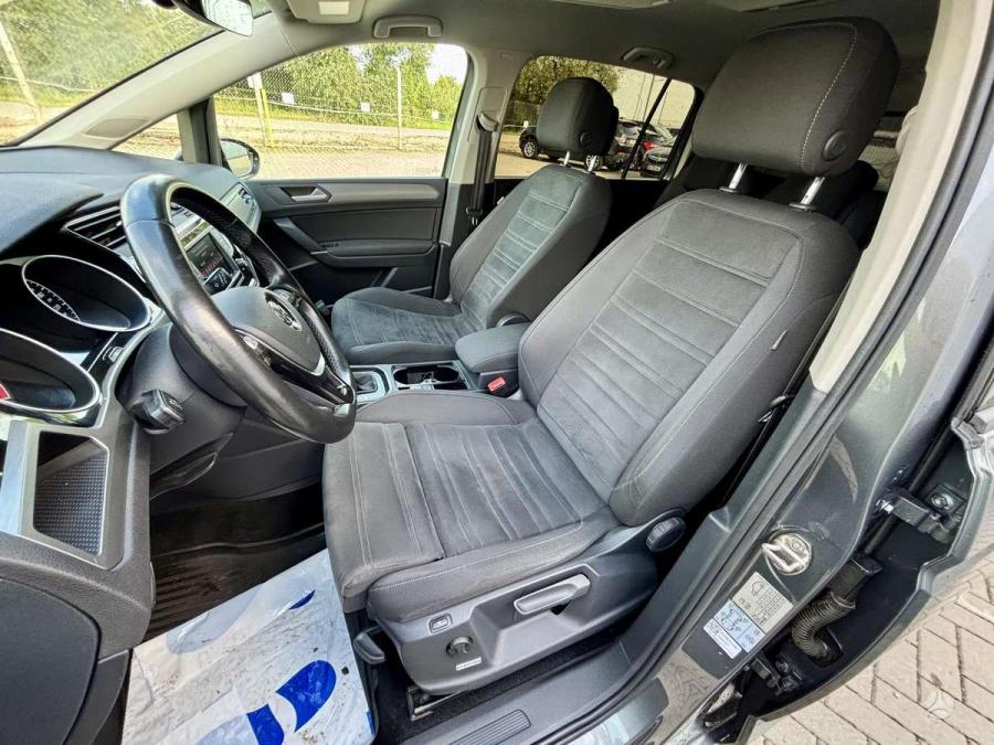 Pelēks Volkswagen Touran 2017 Tauragė, ar dzinēja tilpumu 1.60 L un nobraukumu 340 tūkst. km par 7950 €, foto 14 vietnē AUTOMOTO.COM.LV