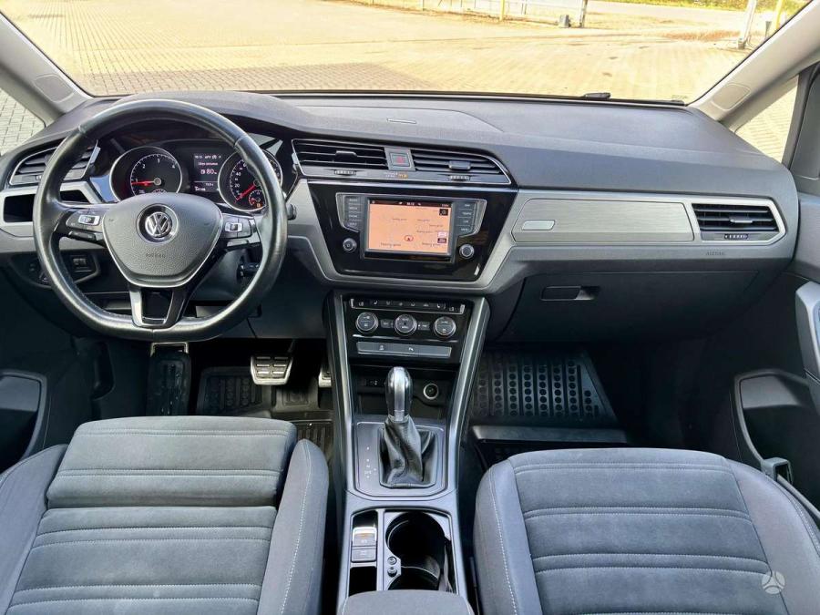 Pelēks Volkswagen Touran 2017 Tauragė, ar dzinēja tilpumu 1.60 L un nobraukumu 340 tūkst. km par 7950 €, foto 18 vietnē AUTOMOTO.COM.LV