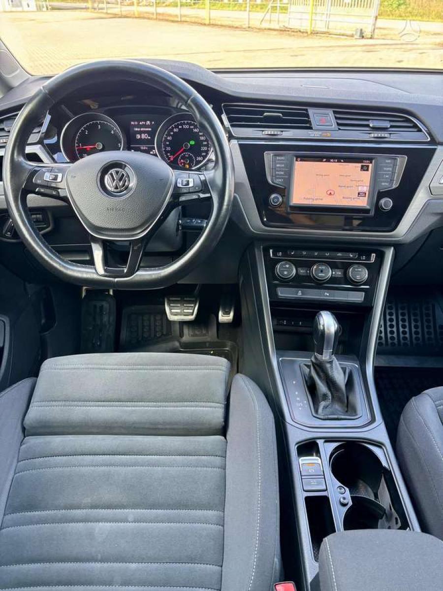 Pelēks Volkswagen Touran 2017 Tauragė, ar dzinēja tilpumu 1.60 L un nobraukumu 340 tūkst. km par 7950 €, foto 19 vietnē AUTOMOTO.COM.LV