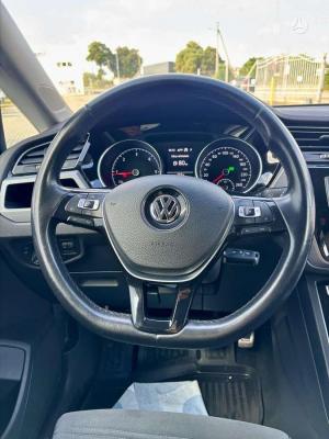 Pelēks Volkswagen Touran 2017 Tauragė, ar dzinēja tilpumu 1.60 L un nobraukumu 340 tūkst. km par 7950 €, foto 20 vietnē AUTOMOTO.COM.LV