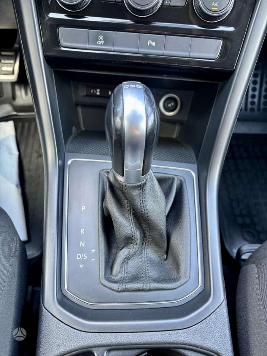 Pelēks Volkswagen Touran 2017 Tauragė, ar dzinēja tilpumu 1.60 L un nobraukumu 340 tūkst. km par 7950 €, foto 22 vietnē AUTOMOTO.COM.LV