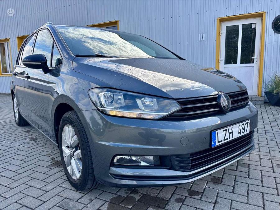 Pelēks Volkswagen Touran 2017 Tauragė, ar dzinēja tilpumu 1.60 L un nobraukumu 340 tūkst. km par 7950 €, foto 29 vietnē AUTOMOTO.COM.LV