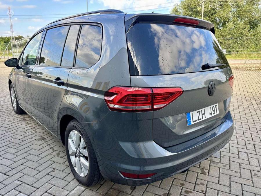 Pelēks Volkswagen Touran 2017 Tauragė, ar dzinēja tilpumu 1.60 L un nobraukumu 340 tūkst. km par 7950 €, foto 31 vietnē AUTOMOTO.COM.LV