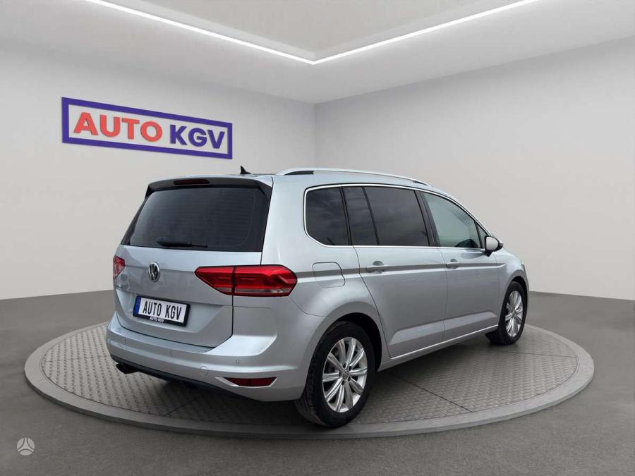 Grey Volkswagen Touran 2017 in Klaipeda, with an engine capacity of 1.80 L and mileage of 298 thousand km for 11999 €, photo 6 on AUTOMOTO.COM.LV