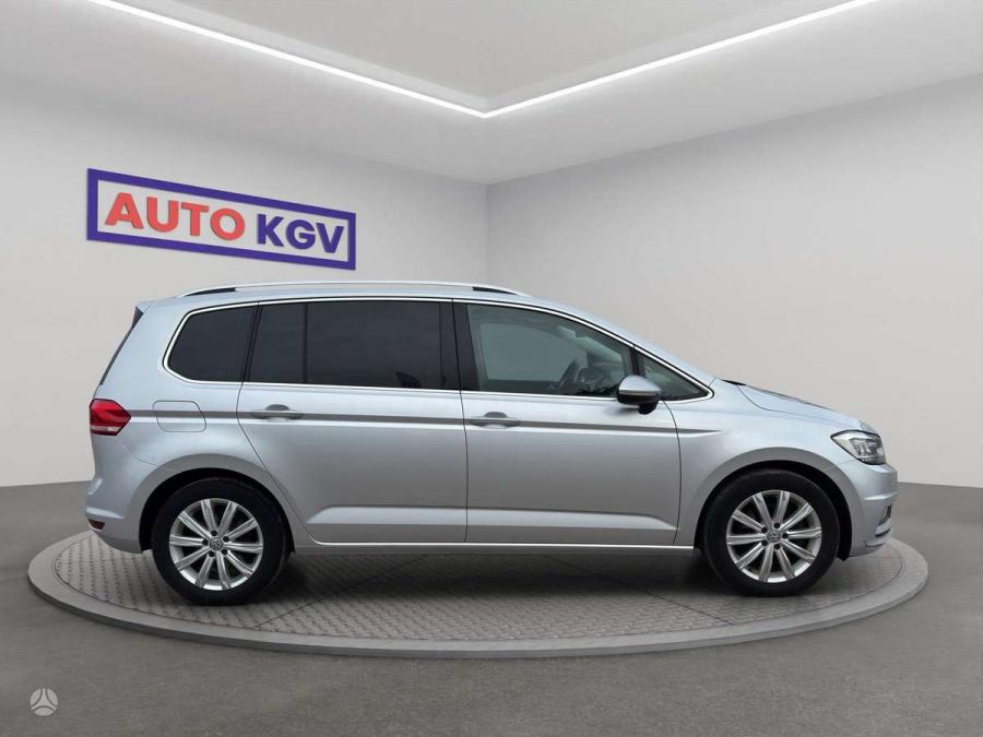 Grey Volkswagen Touran 2017 in Klaipeda, with an engine capacity of 1.80 L and mileage of 298 thousand km for 11999 €, photo 7 on AUTOMOTO.COM.LV