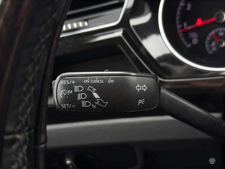 Grey Volkswagen Touran 2017 in Klaipeda, with an engine capacity of 1.80 L and mileage of 298 thousand km for 11999 €, photo 19 on AUTOMOTO.COM.LV
